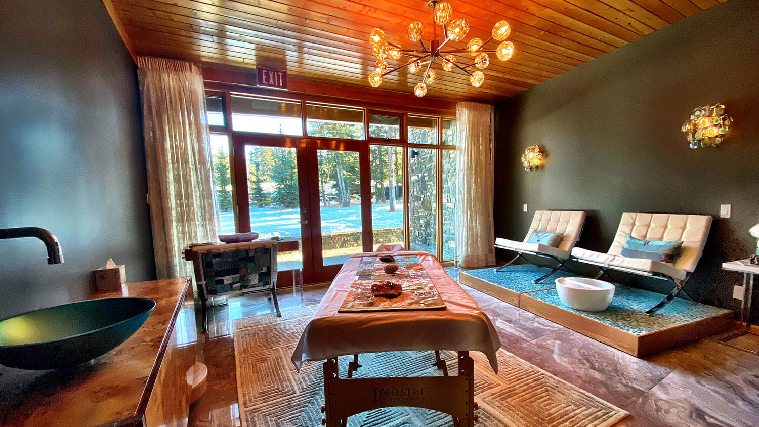 Into the Woods: Alberta's Azuridge Estate Hotel Dazzles